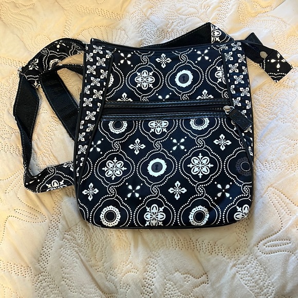 thirty-one | Bags | Brand New Thirtyone Crossbody Black And White Bag ...